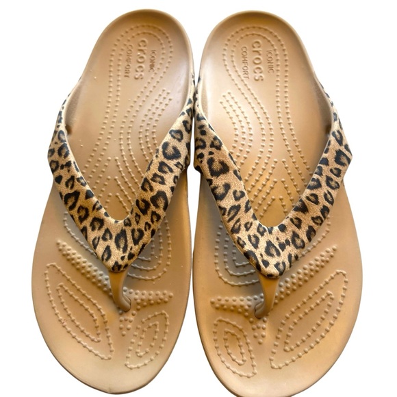 CROCS | Shoes | Crocs Womens Kade Ii Leopard Print Strap Flip Flops ...